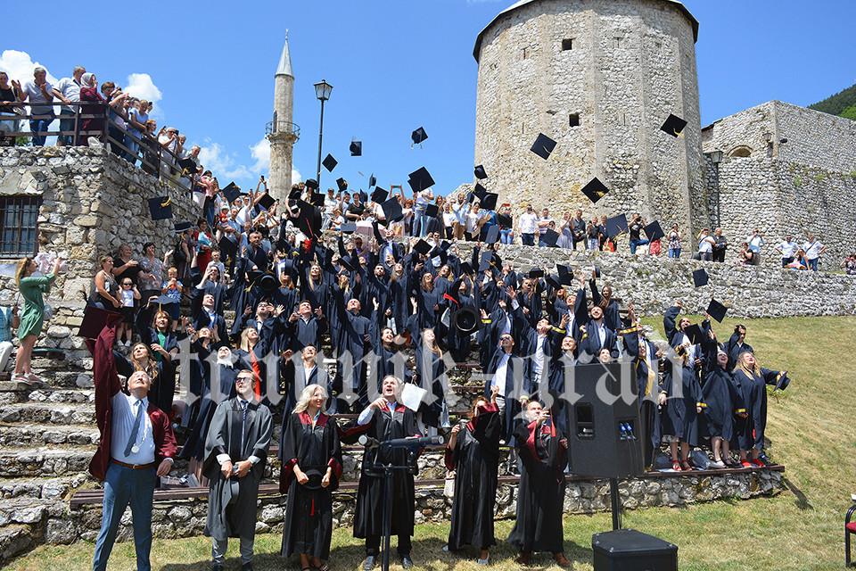 Promovisani magistranti i diplomanti Sveučilišta/Univerziteta "Vitez ...