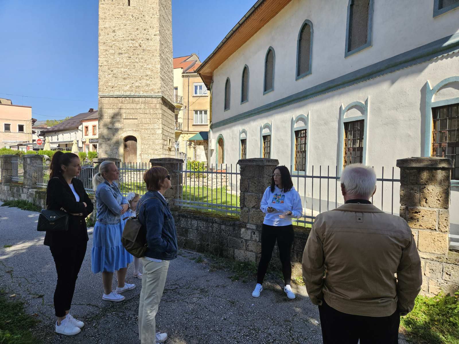 Turističkom šetnjom počela manifestacija „Dan(i) turizma u Travniku ...